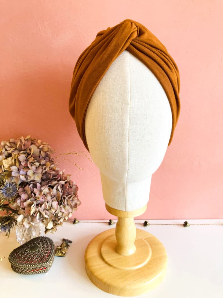 Bonnet turban prêt à enfiler pour chimio Caramel